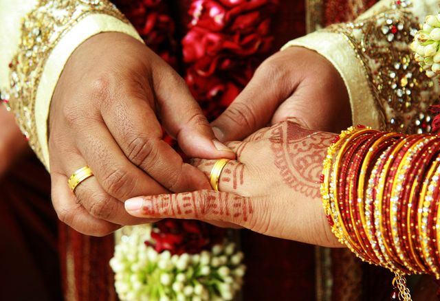 Jak se muž v Indii vypořádal s milencem své ženy? Místo smrti, svatba ...